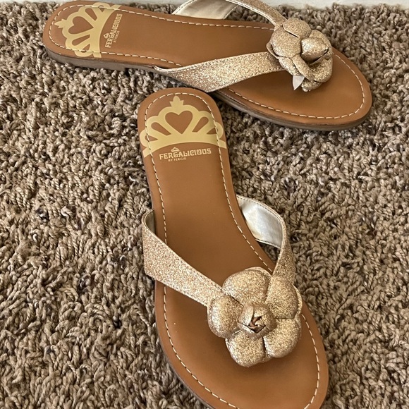 Fergalicious | Shoes | Fergalicious Gold Glitter Sparkle Flower Flip ...